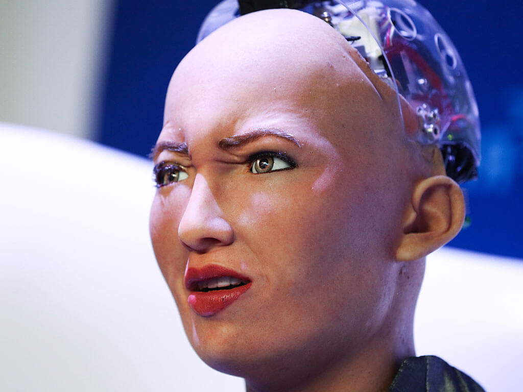 Il robot Sophia può assumere diverse espressioni facciali ed esprimere ...